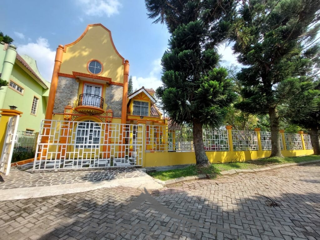 Belanda 3 Kamar, Villa Dengan Fasilitas Karaoke dan Billiard ⋆ Adam ...